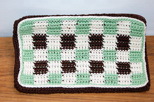 Ravelry: Checkered Pouch With Lining and Zipper pattern by Amy Solovay