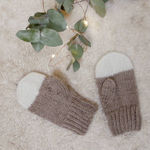 Ravelry: Panda Mittens pattern by Button and Blue
