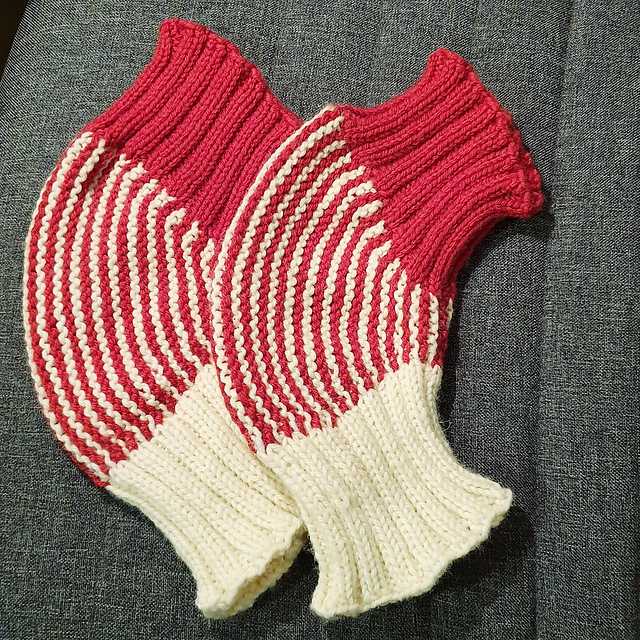 Ravelry: Knee Caps No. 209 pattern by Bernhard Ulmann Co.