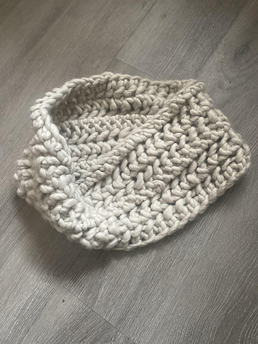 Ravelry: Super Quick Bulky Cowl pattern by AndiCCreations