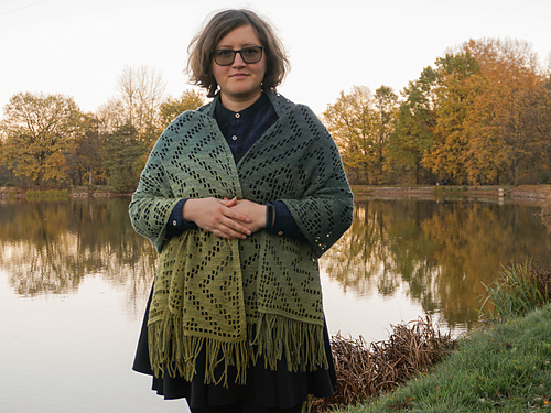 Ravelry: Poiana filet shawl pattern by Andrea Cretu