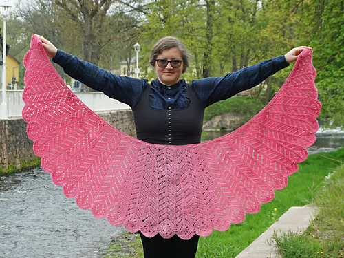 Ravelry: Macaw wings shawl pattern by Andrea Cretu