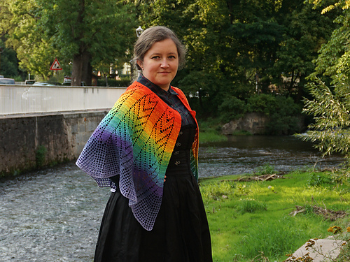 Ravelry: Rainbow aurora capelet pattern by Andrea Cretu