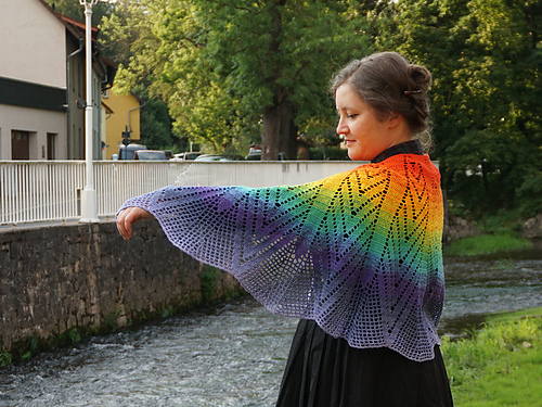 Ravelry: Rainbow aurora capelet pattern by Andrea Cretu