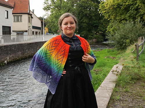 Ravelry: Rainbow aurora capelet pattern by Andrea Cretu