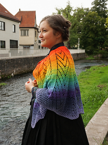 Ravelry: Rainbow aurora capelet pattern by Andrea Cretu