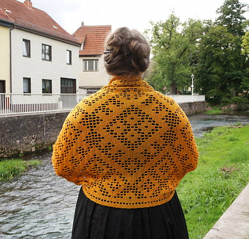 Ravelry: Darova filet shawl pattern by Andrea Cretu