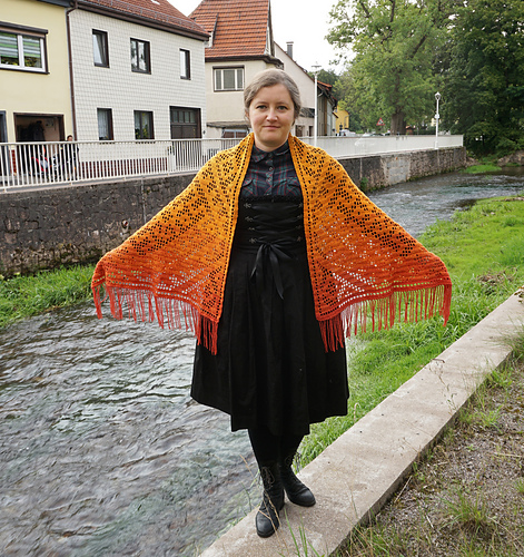 Ravelry: Darova filet shawl pattern by Andrea Cretu