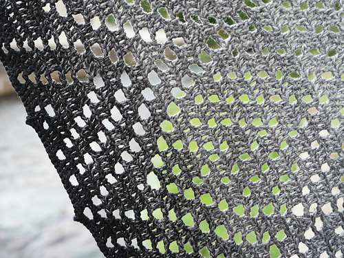Ravelry: Daisy shawl pattern by Andrea Cretu