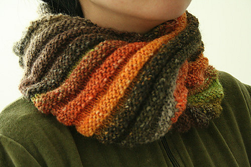 Ravelry: Rainbow Moebius pattern by Manuèle Ducret
