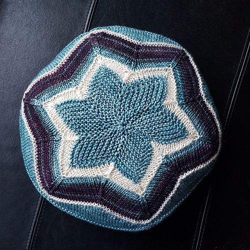 Ravelry: Starfish Pillow pattern by Miriam Jarrs