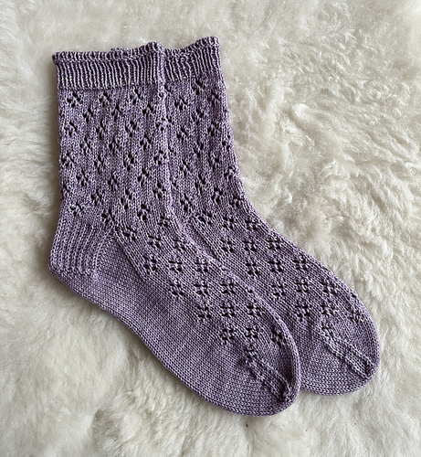Ravelry: Fioriti Socks pattern by Lisa Schmidt
