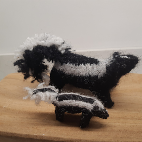 Ravelry: Striped skunk (and mini skunk) pattern by Viv's Knits