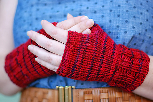 Ravelry: Basic Fingerless Mittens pattern by shmugusta