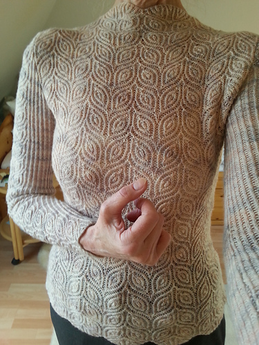 Ravelry: Anna-Birgitta's Almond Pullover IIIa