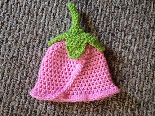 Ravelry: Newborn Rose Hat pattern by Anna Heiser