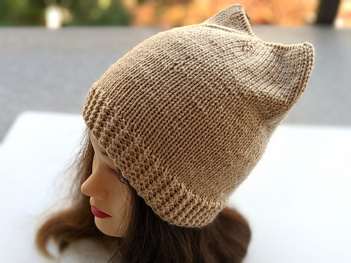 Ravelry: Cat Ears Hat pattern by Annanitato Lolo