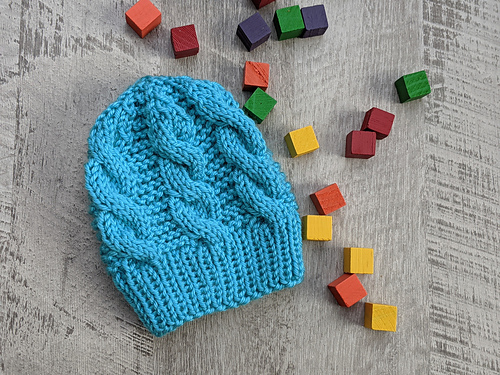 Ravelry: Newborn Baby Cable Hat pattern by Annanitato Lolo