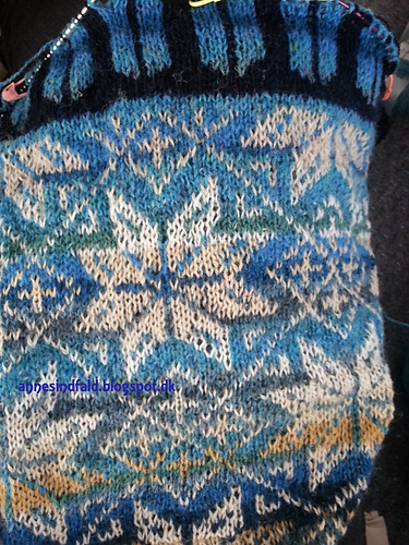 Ravelry: Nordiske stjerner - Nordic Stars pattern by Anne Holtegård