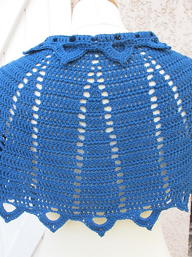 Ravelry: Capelette pattern by Annette Petavy