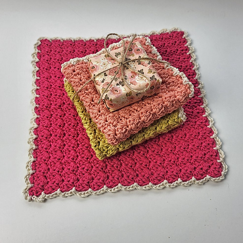 Ravelry: Cotton Charm Washcloth pattern by Carmen Heffernan