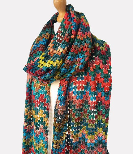 Ravelry: Color Shift Scarf pattern by Carmen Heffernan