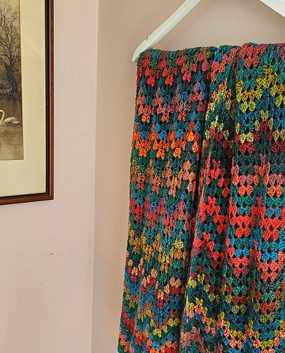 Ravelry: Color Shift Scarf pattern by Carmen Heffernan