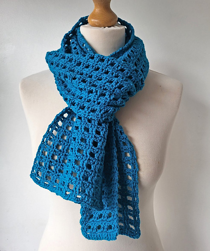 Ravelry: Mora Mesh Scarf pattern by Carmen Heffernan