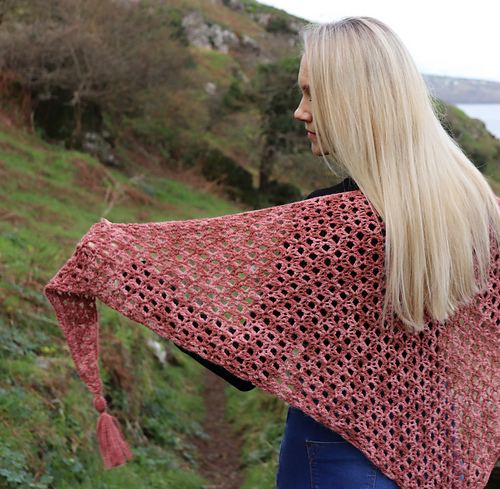Ravelry: Halo Shawl pattern by Carmen Heffernan