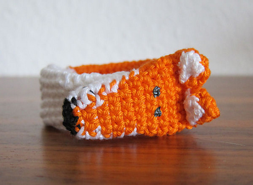 Ravelry: Fox Bracelet pattern by Stephanie Koras