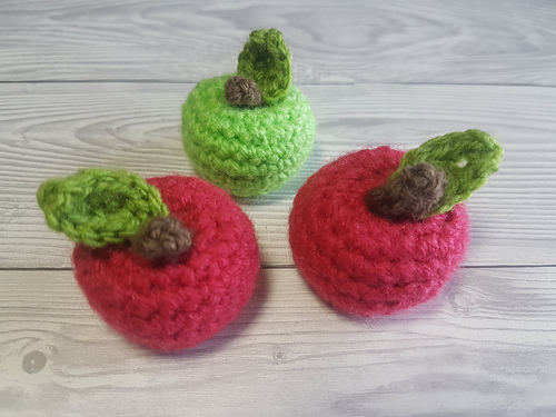 Ravelry: Tiny Apples pattern by Crafting Happiness