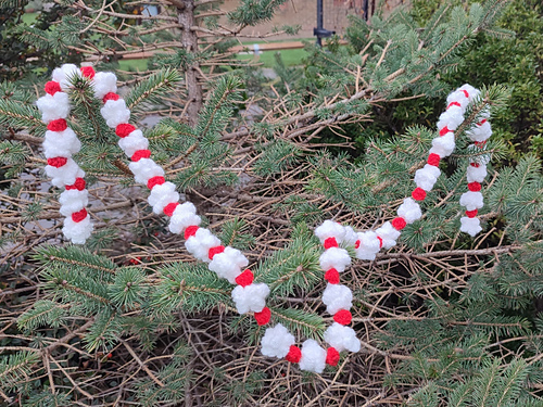 Ravelry: Christmas Popcorn & Berry Garland pattern by Crafting Happiness