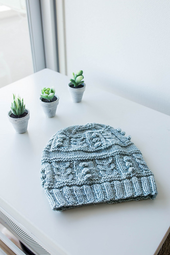 Ravelry: Festivus Hat pattern by Francoise Danoy