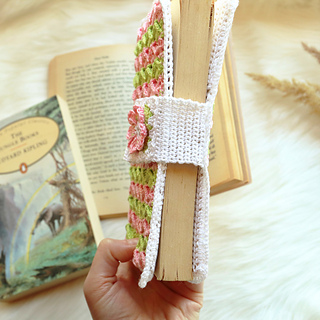 Ravelry: Petalsurf Book Cover pattern by Marija Menaker