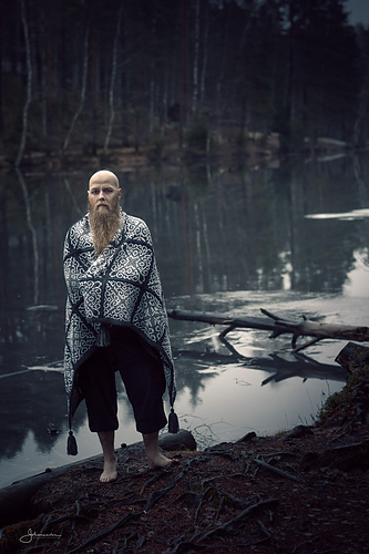 Ravelry: Elämä on runo - kirjoneulepeitto pattern by Sari Ojalehto