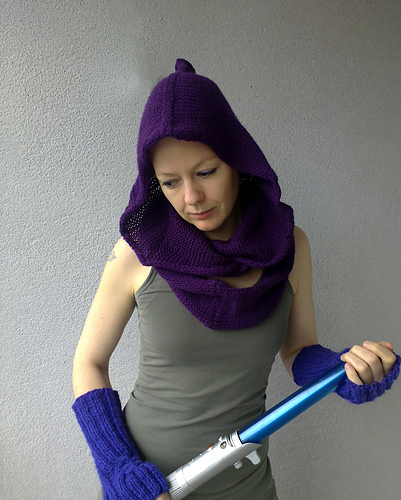 Ravelry: Hoodwink - Hooded infinity scarf pattern by Artesanitarium Designs