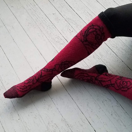 Ravelry: Pushing Roses pattern by Artesanitarium Designs