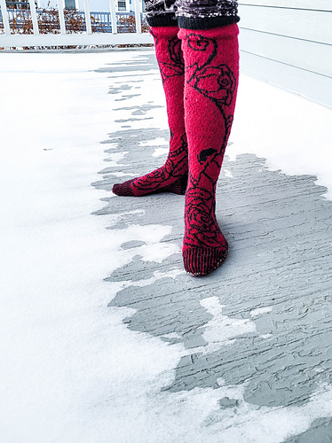 Ravelry: Pushing Roses pattern by Artesanitarium Designs