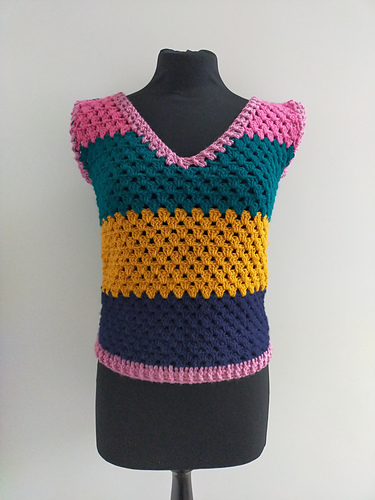 Ravelry: The Plain Jayne Pullover pattern by Holly Patston