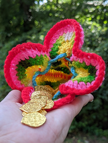 Ravelry: Prosperity Pouch pattern by Ashley Zhong