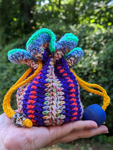 Ravelry: Prosperity Pouch pattern by Ashley Zhong