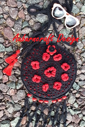 Ravelry: Poppy Meadow Bag pattern by Sue Stapleton