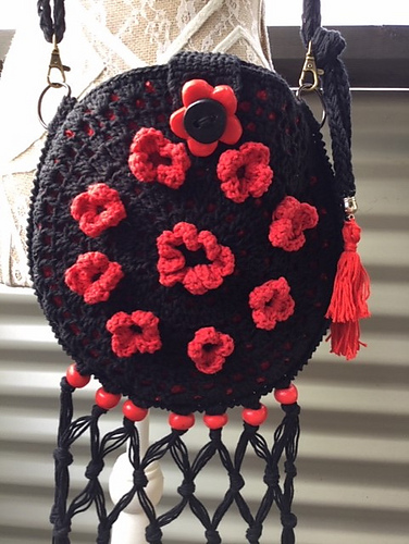 Ravelry: Poppy Meadow Bag pattern by Sue Stapleton