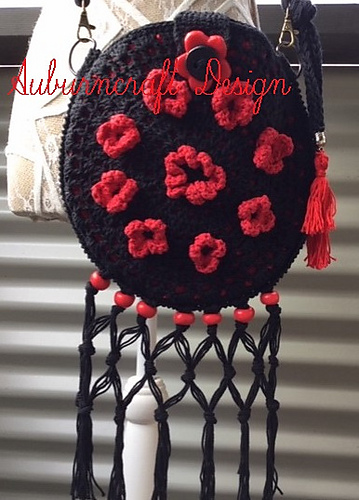 Ravelry: Poppy Meadow Bag pattern by Sue Stapleton