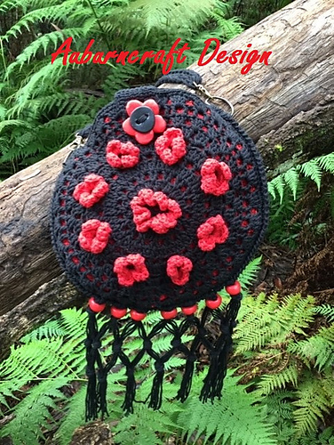 Ravelry: Poppy Meadow Bag pattern by Sue Stapleton