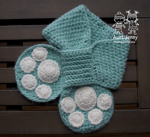 Ravelry: Pur-fect Paw Keyhole Scarf pattern by Jennifer Fretz