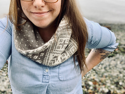 Ravelry: Campfire Infinity Cowl pattern by Jamie Lomax