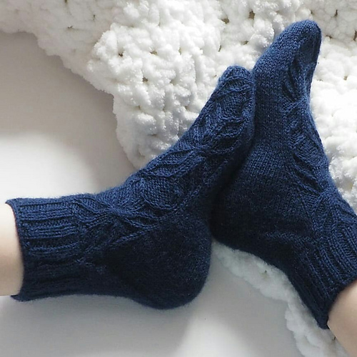 Ravelry: Frosty socks pattern by Alena Zhukova