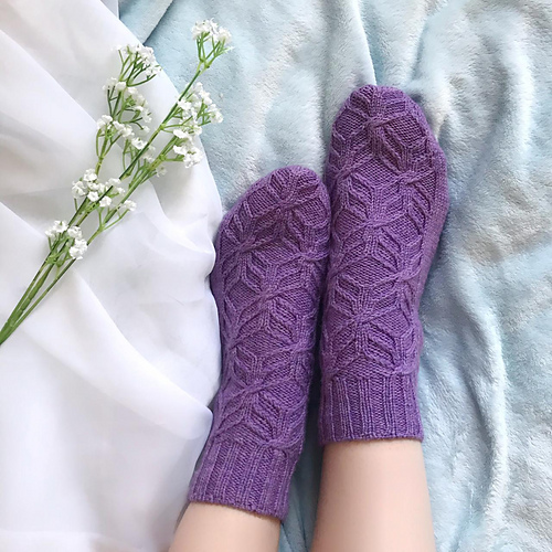Ravelry: Frosty socks pattern by Alena Zhukova