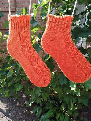 Ravelry: Frosty socks pattern by Alena Zhukova